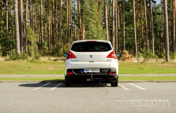 White Peugeot 3008 2012 in Riga, with an engine capacity of 1.60 L and mileage of 238 thousand km for 3190 €, photo 8 on AUTOMOTO.COM.LV