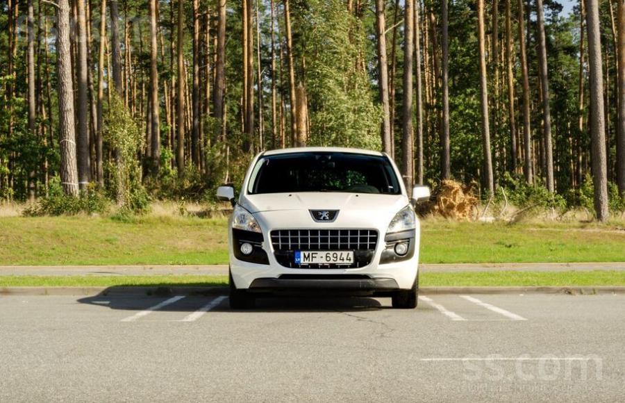 White Peugeot 3008 2012 in Riga, with an engine capacity of 1.60 L and mileage of 238 thousand km for 3190 €, photo 4 on AUTOMOTO.COM.LV