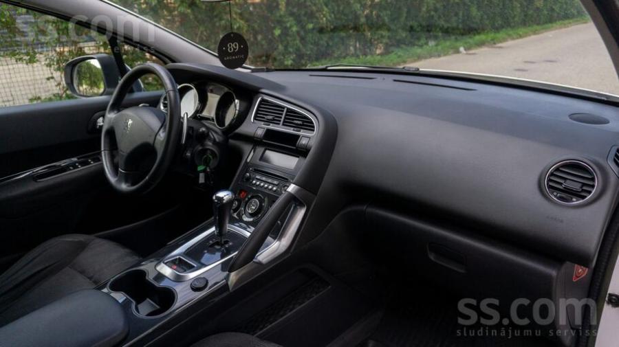 White Peugeot 3008 2012 in Riga, with an engine capacity of 1.60 L and mileage of 238 thousand km for 3190 €, photo 12 on AUTOMOTO.COM.LV