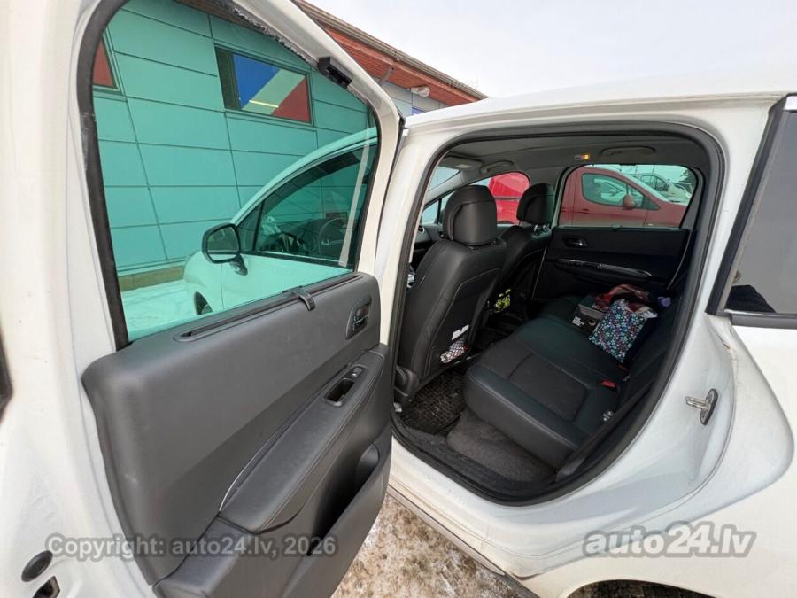White Peugeot 3008 2014 in Tallinn, with an engine capacity of 1.60 L and mileage of 182 thousand km for 6000 €, photo 11 on AUTOMOTO.COM.LV