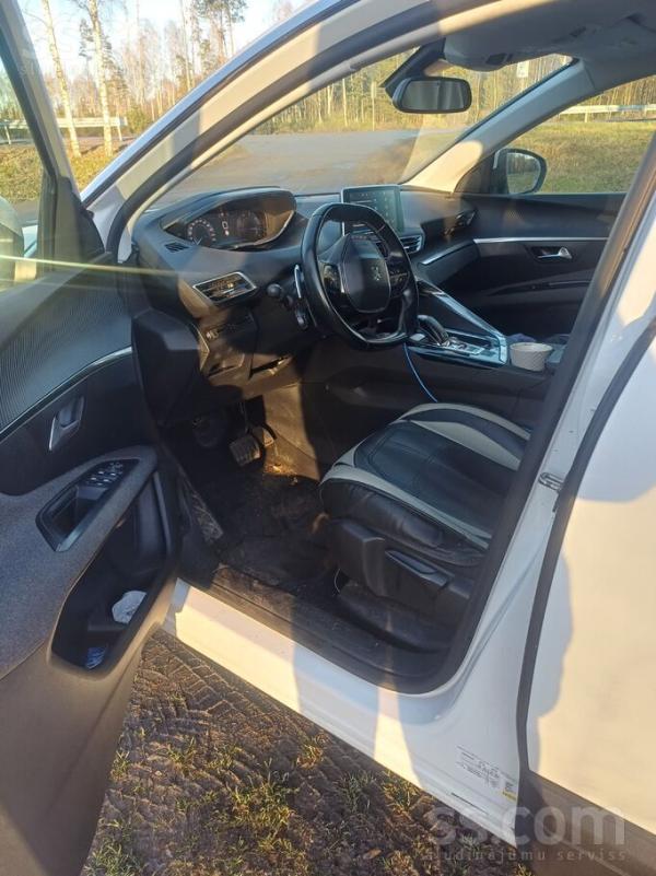 White Peugeot 3008 2018 in Riga, with an engine capacity of 1.60 L and mileage of 251 thousand km for 15000 €, photo 3 on AUTOMOTO.COM.LV