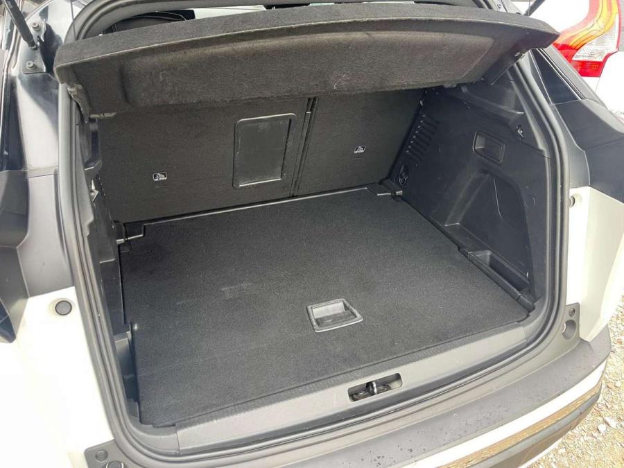 Balts Peugeot 3008 2018 Kauņa, ar dzinēja tilpumu 1.20 L un nobraukumu 100 tūkst. km par 9600 €, foto 28 vietnē AUTOMOTO.COM.LV