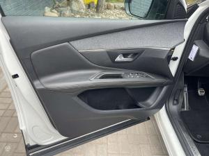 Balts Peugeot 3008 2018 Kauņa, ar dzinēja tilpumu 1.20 L un nobraukumu 100 tūkst. km par 9600 €, foto 31 vietnē AUTOMOTO.COM.LV