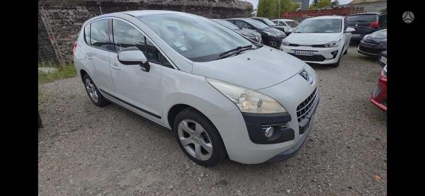 Peugeot 3008 2010 in Taurage on AUTOMOTO.COM.LV White Peugeot 3008 2010 in Taurage, with an engine capacity of 1.60 L and mileage of 270 thousand km for 3200 €, photo 3 on AUTOMOTO.COM.LV