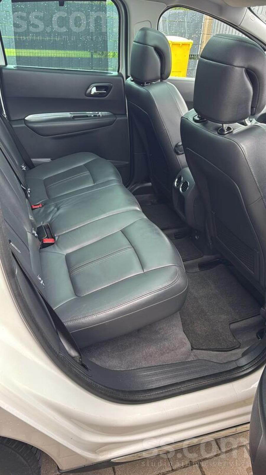 Balts Peugeot 3008 2011 Rīga, ar dzinēja tilpumu 2.00 L un nobraukumu 270 tūkst. km par 2700 €, foto 15 vietnē AUTOMOTO.COM.LV