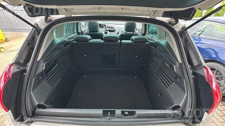 Balts Peugeot 3008 2011 Rīga, ar dzinēja tilpumu 2.00 L un nobraukumu 270 tūkst. km par 2700 €, foto 19 vietnē AUTOMOTO.COM.LV