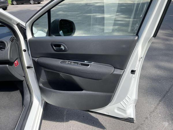 Balts Peugeot 3008 2013 Viļņa, ar dzinēja tilpumu 1.60 L un nobraukumu 306 tūkst. km par 3200 €, foto 8 vietnē AUTOMOTO.COM.LV