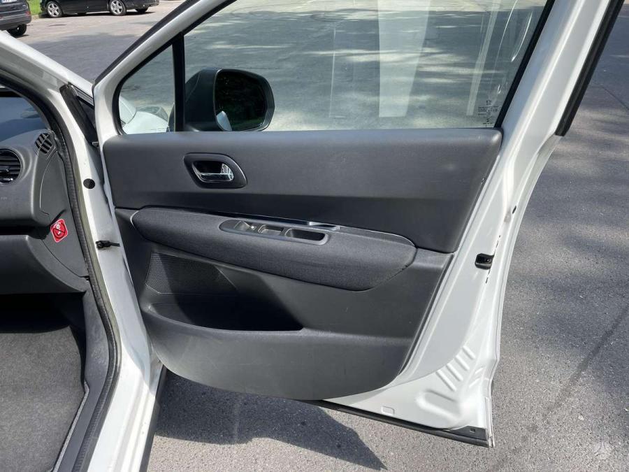 Balts Peugeot 3008 2013 Viļņa, ar dzinēja tilpumu 1.60 L un nobraukumu 306 tūkst. km par 3200 €, foto 8 vietnē AUTOMOTO.COM.LV