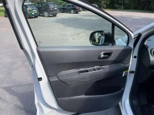 Balts Peugeot 3008 2013 Viļņa, ar dzinēja tilpumu 1.60 L un nobraukumu 306 tūkst. km par 3200 €, foto 15 vietnē AUTOMOTO.COM.LV