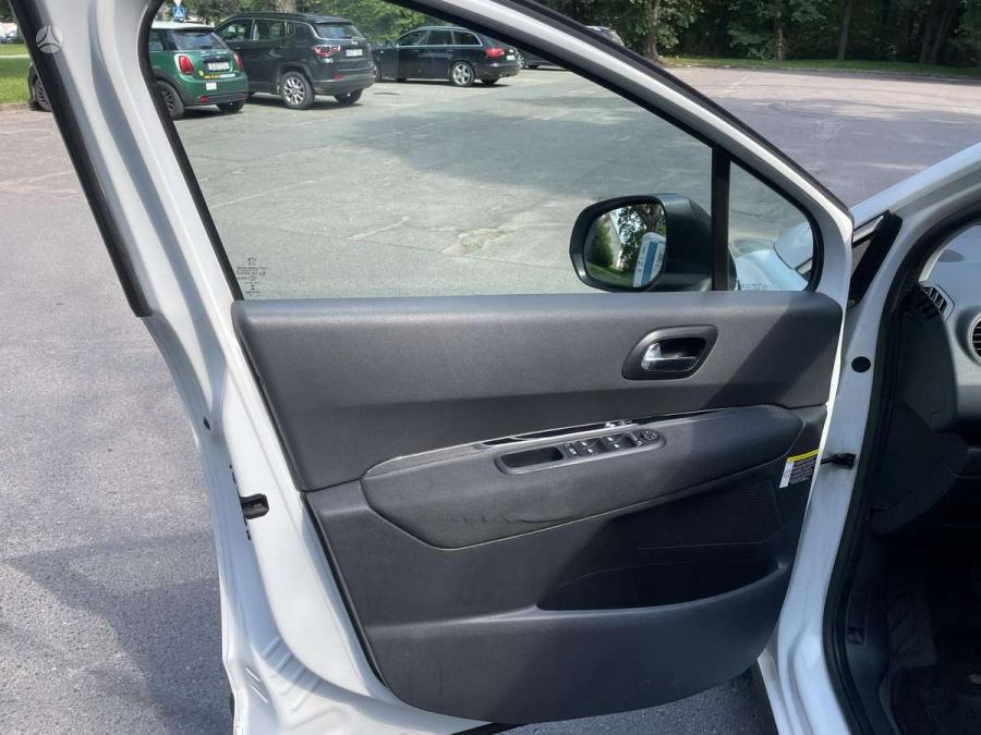 Balts Peugeot 3008 2013 Viļņa, ar dzinēja tilpumu 1.60 L un nobraukumu 306 tūkst. km par 3200 €, foto 15 vietnē AUTOMOTO.COM.LV