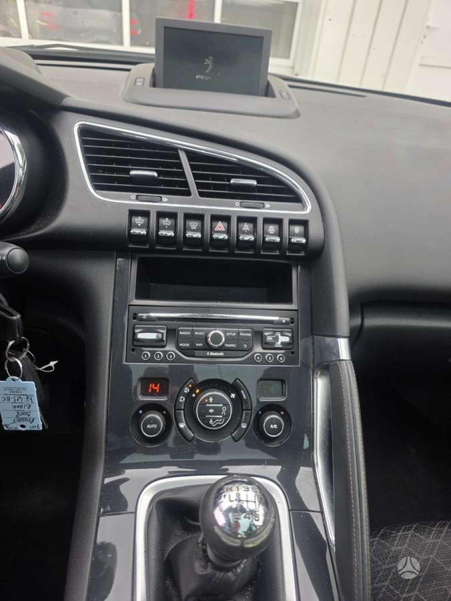 Balts Peugeot 3008 2014 Tauragė, ar dzinēja tilpumu 1.60 L un nobraukumu 230 tūkst. km par 5500 €, foto 17 vietnē AUTOMOTO.COM.LV