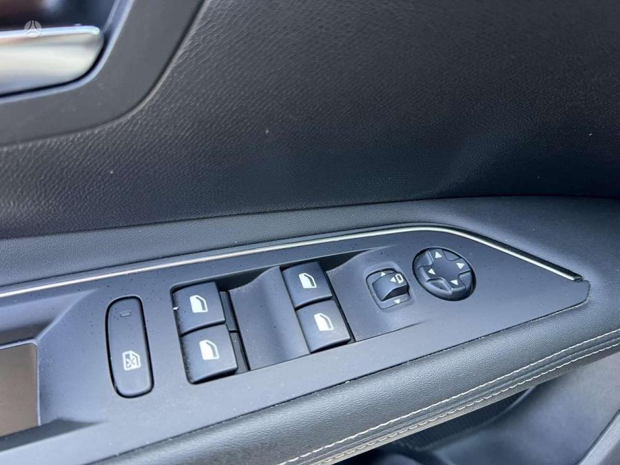 Balts Peugeot 3008 2019 Radviliškis, ar dzinēja tilpumu 1.20 L un nobraukumu 118 tūkst. km par 11500 €, foto 32 vietnē AUTOMOTO.COM.LV