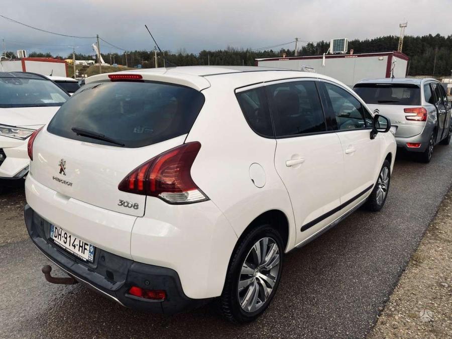 White Peugeot 3008 2015 in Vilnius, with an engine capacity of 0.00 L and mileage of 200 thousand km for 5670 €, photo 11 on AUTOMOTO.COM.LV