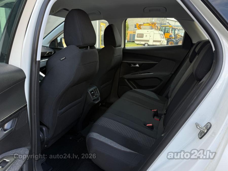 Balts Peugeot 3008 2017 Tallina, ar dzinēja tilpumu 1.20 L un nobraukumu 151 tūkst. km par 9990 €, foto 13 vietnē AUTOMOTO.COM.LV
