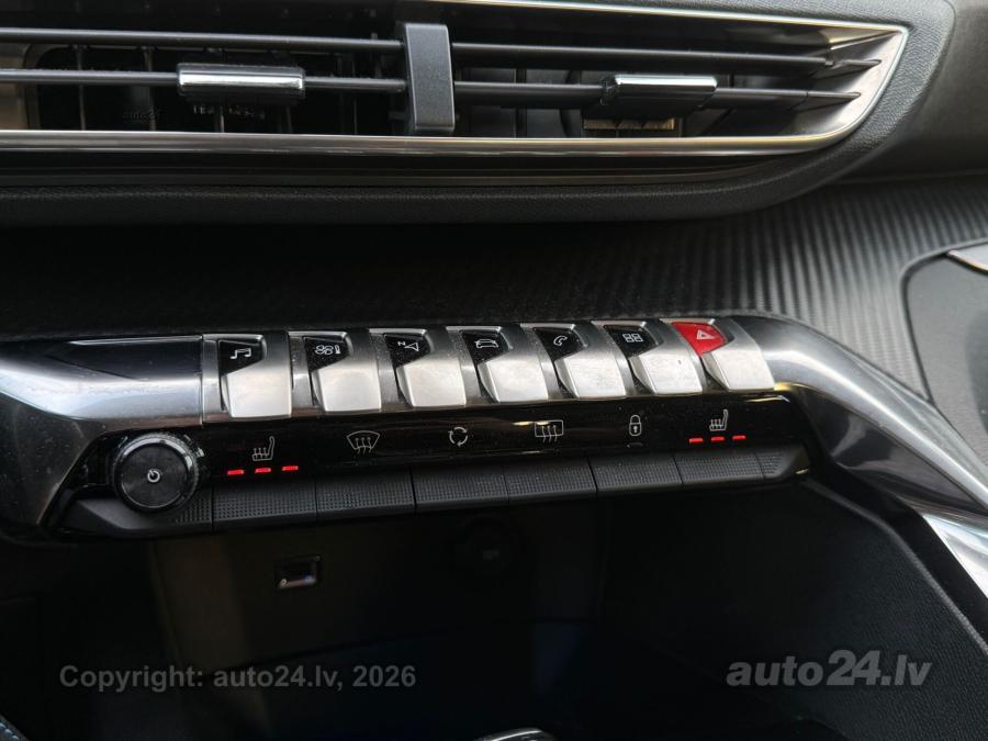 Balts Peugeot 3008 2017 Tallina, ar dzinēja tilpumu 1.20 L un nobraukumu 151 tūkst. km par 9990 €, foto 16 vietnē AUTOMOTO.COM.LV