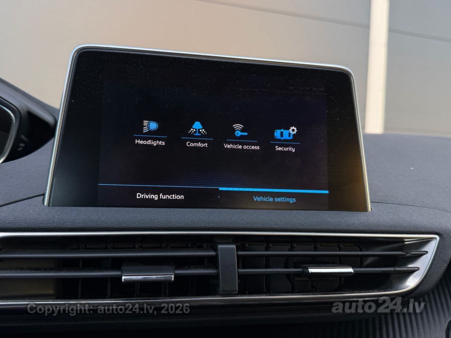 Balts Peugeot 3008 2017 Tallina, ar dzinēja tilpumu 1.20 L un nobraukumu 151 tūkst. km par 9990 €, foto 17 vietnē AUTOMOTO.COM.LV