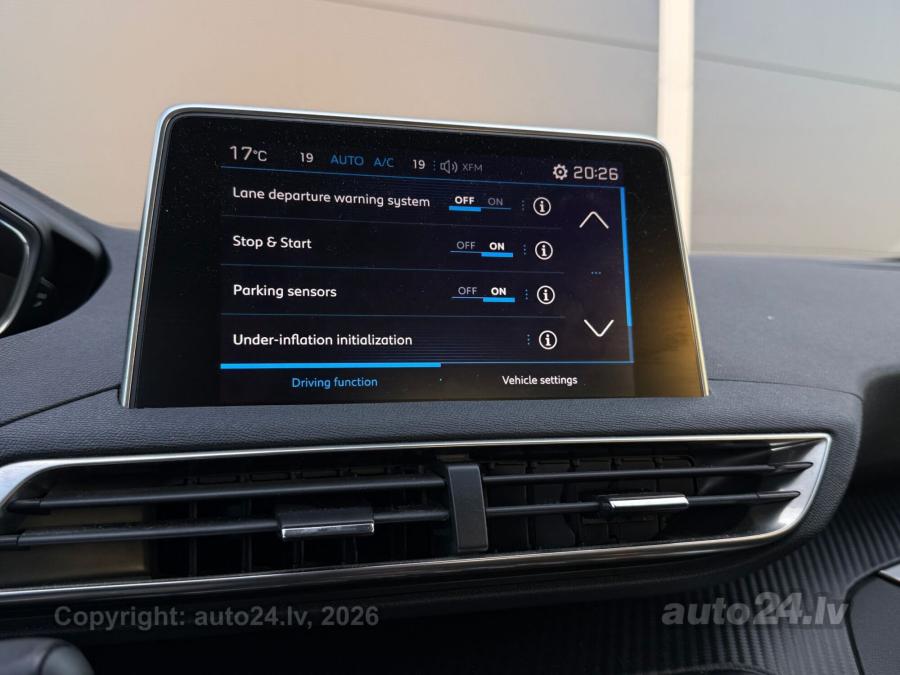 Balts Peugeot 3008 2017 Tallina, ar dzinēja tilpumu 1.20 L un nobraukumu 151 tūkst. km par 9990 €, foto 18 vietnē AUTOMOTO.COM.LV