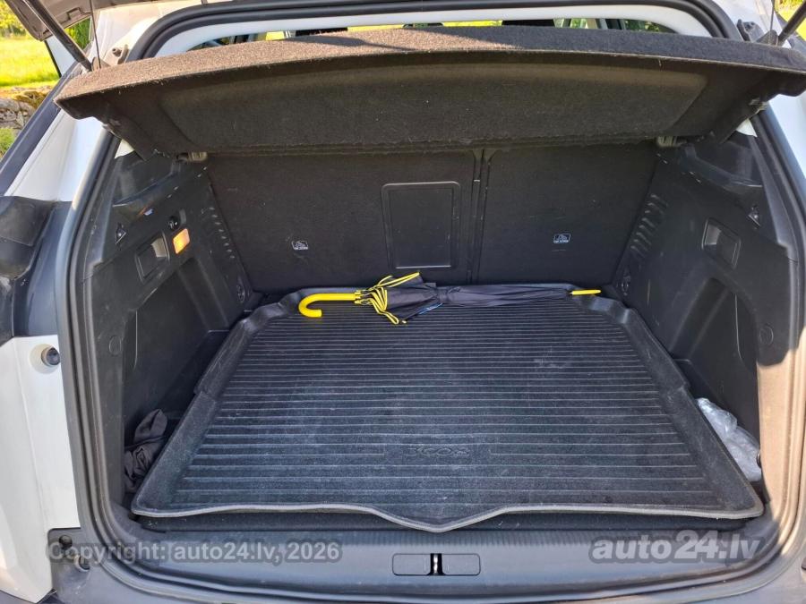 White Peugeot 3008 2018 in Kuressaare, with an engine capacity of 1.20 L and mileage of 64 thousand km for 14000 €, photo 7 on AUTOMOTO.COM.LV