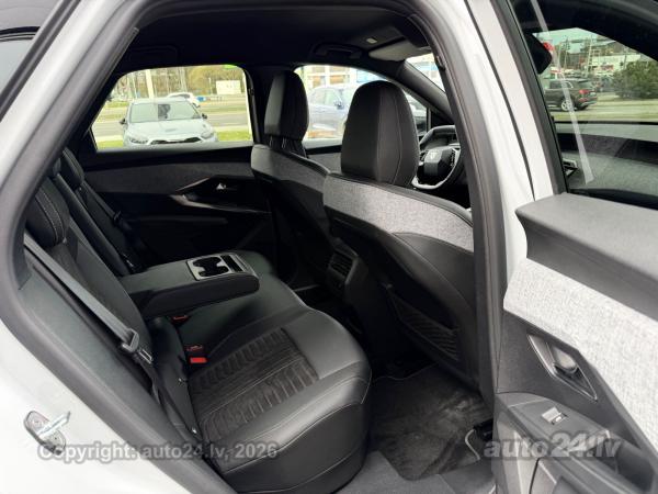 Balts Peugeot 3008 2024 Tallina, ar dzinēja tilpumu 1.20 L un nobraukumu 26 tūkst. km par 30900 €, foto 5 vietnē AUTOMOTO.COM.LV