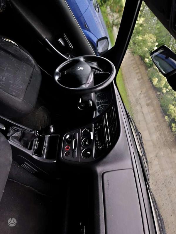 Blue Peugeot 306 2000 in Alytus, with an engine capacity of 2.00 L and mileage of 340 thousand km for 900 €, photo 6 on AUTOMOTO.COM.LV