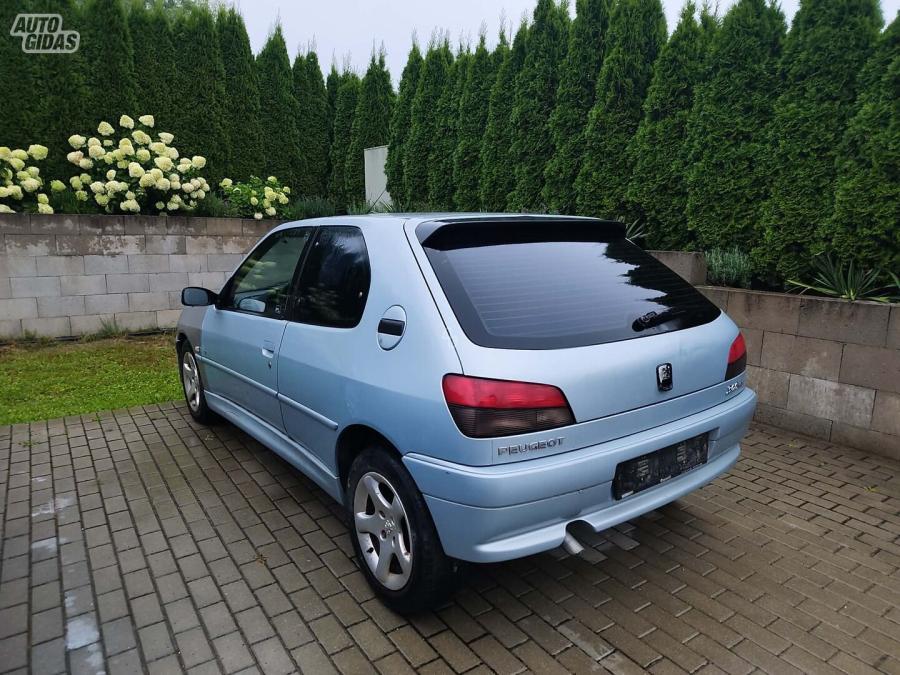 Peugeot 306 2000 Alīta, ar dzinēja tilpumu 2.00 L un nobraukumu 300 tūkst. km par 750 €, foto 1 vietnē AUTOMOTO.COM.LV