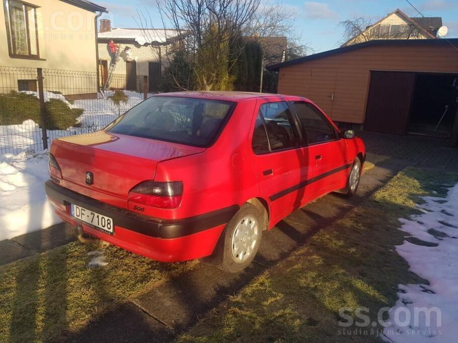 Red Peugeot 306 1998 in Riga, with an engine capacity of 1.40 L and mileage of 203 thousand km for 1300 €, photo 2 on AUTOMOTO.COM.LV