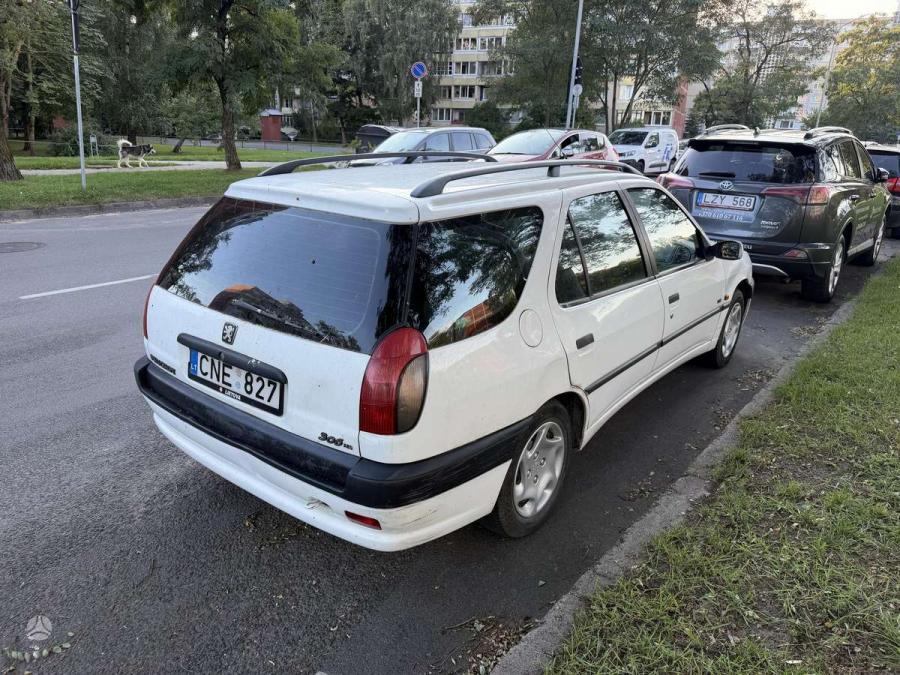 Белый Пежо 306 1998 в Вильнюс, объемом двигателя 0.00 л и пробегом 151 тыс. км за 299 €, фото 4 на AUTOMOTO.COM.LV