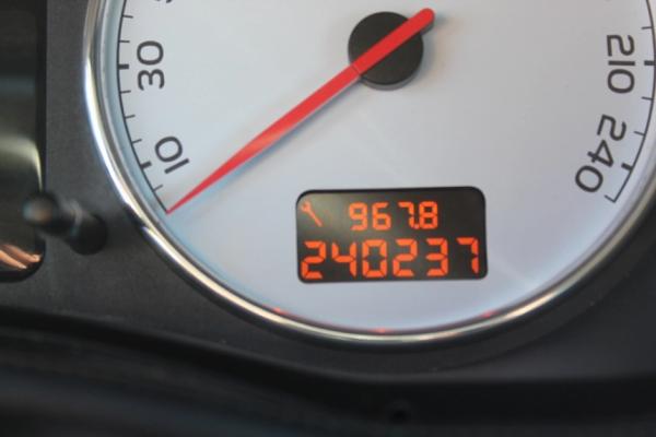 Black Peugeot 307 2004 in Riga, with an engine capacity of 2.00 L and mileage of 241 thousand km for 3050 €, photo 8 on AUTOMOTO.COM.LV