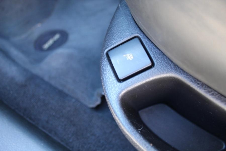 Black Peugeot 307 2004 in Riga, with an engine capacity of 2.00 L and mileage of 241 thousand km for 3050 €, photo 12 on AUTOMOTO.COM.LV
