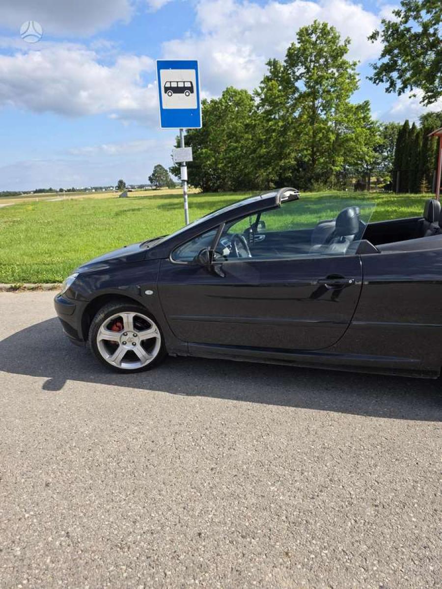 Black Peugeot 307 2004 in Kaunas, with an engine capacity of 2.00 L and mileage of 211 thousand km for 1999 €, photo 4 on AUTOMOTO.COM.LV