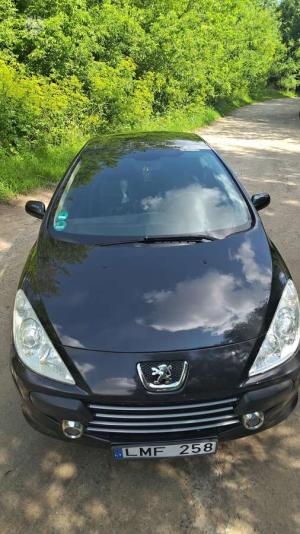 Black Peugeot 307 2005 in Vilnius, with an engine capacity of 1.59 L and mileage of 150 thousand km for 2100 €, photo 7 on AUTOMOTO.COM.LV