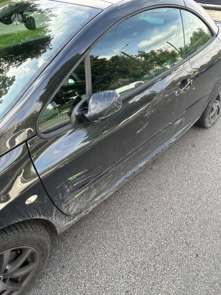 Melns Peugeot 307 2005 Viļņa, ar dzinēja tilpumu 2.00 L un nobraukumu 230 tūkst. km par 600 €, foto 4 vietnē AUTOMOTO.COM.LV