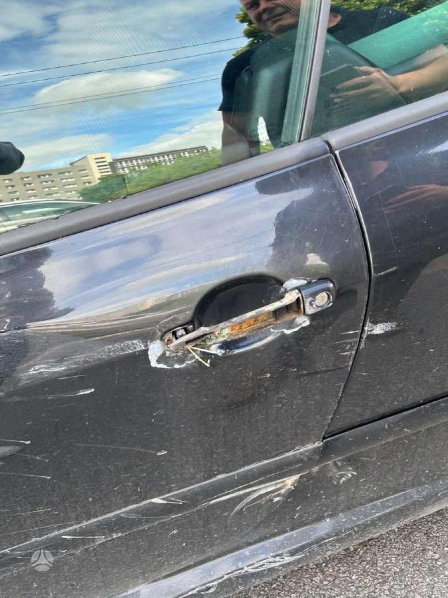 Melns Peugeot 307 2005 Viļņa, ar dzinēja tilpumu 2.00 L un nobraukumu 230 tūkst. km par 600 €, foto 5 vietnē AUTOMOTO.COM.LV