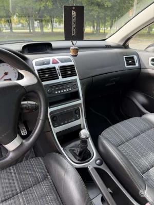 Black Peugeot 307 2008 in Naujoji Akmene, with an engine capacity of 2.00 L and mileage of 173 thousand km for 3200 €, photo 8 on AUTOMOTO.COM.LV