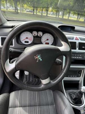 Black Peugeot 307 2008 in Naujoji Akmene, with an engine capacity of 2.00 L and mileage of 173 thousand km for 3200 €, photo 9 on AUTOMOTO.COM.LV