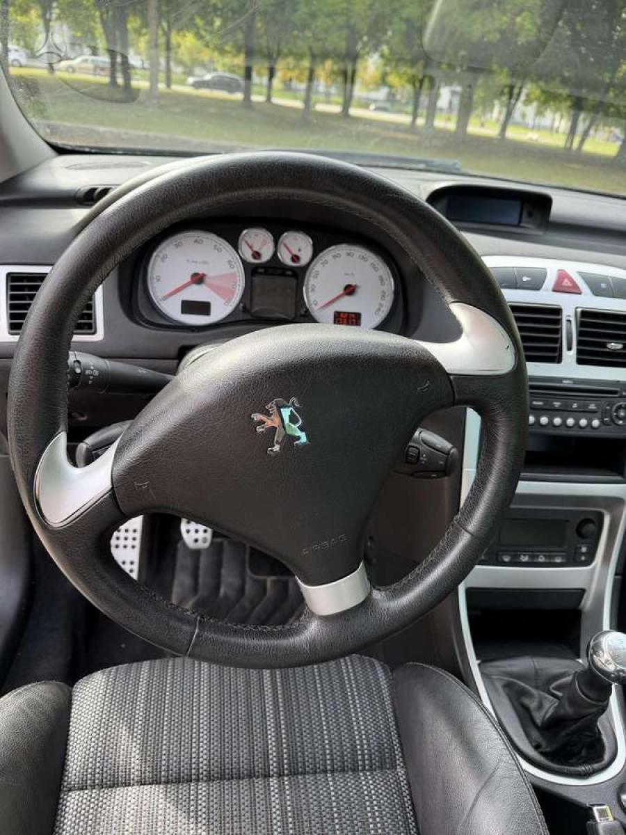 Black Peugeot 307 2008 in Naujoji Akmene, with an engine capacity of 2.00 L and mileage of 173 thousand km for 3200 €, photo 9 on AUTOMOTO.COM.LV