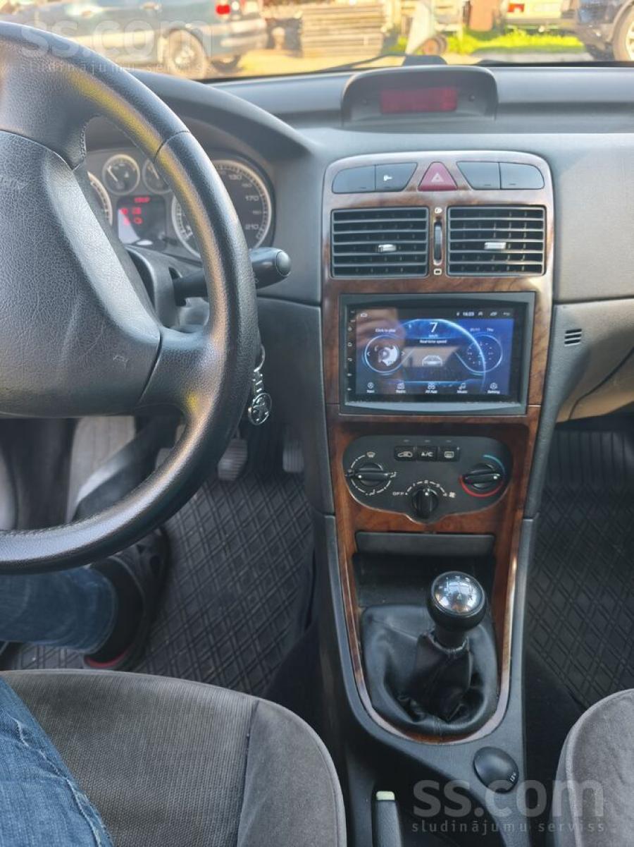 Melns Peugeot 307 2003 Jūrmala, ar dzinēja tilpumu 2.00 L un nobraukumu 349 tūkst. km par 1500 €, foto 4 vietnē AUTOMOTO.COM.LV