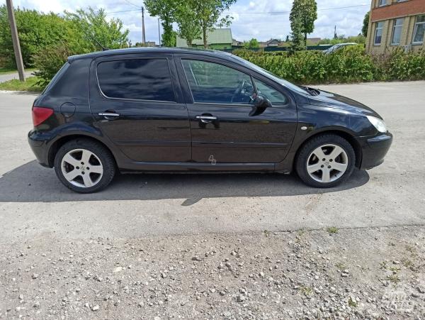 Black Peugeot 307 2004 in Vilnius, with an engine capacity of 2.00 L and mileage of 304 thousand km for 700 €, photo 4 on AUTOMOTO.COM.LV