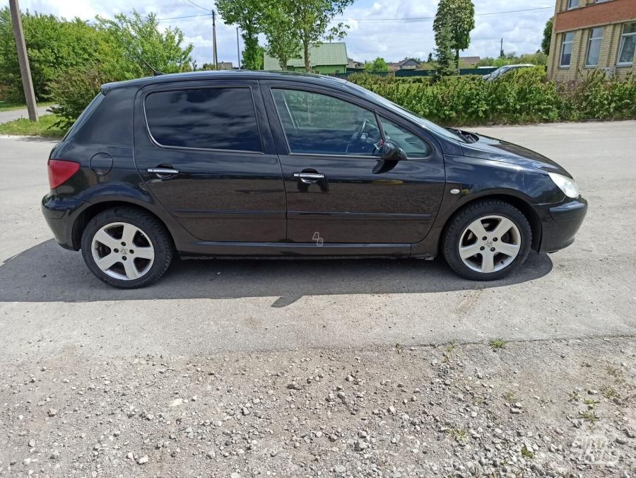 Black Peugeot 307 2004 in Vilnius, with an engine capacity of 2.00 L and mileage of 304 thousand km for 700 €, photo 5 on AUTOMOTO.COM.LV