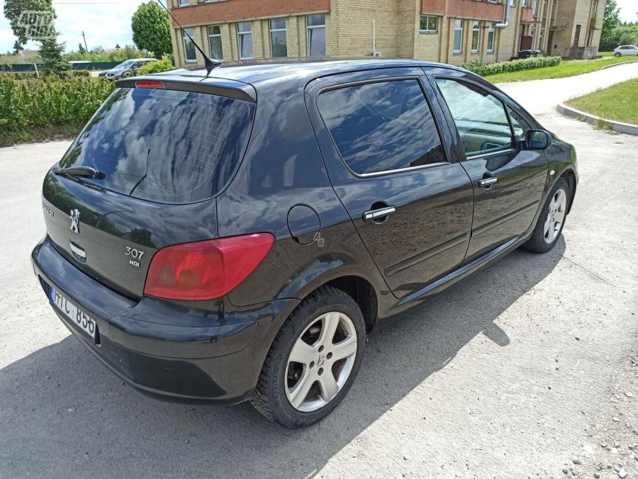 Black Peugeot 307 2004 in Vilnius, with an engine capacity of 2.00 L and mileage of 304 thousand km for 700 €, photo 6 on AUTOMOTO.COM.LV