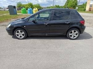 Black Peugeot 307 2004 in Vilnius, with an engine capacity of 2.00 L and mileage of 304 thousand km for 700 €, photo 9 on AUTOMOTO.COM.LV
