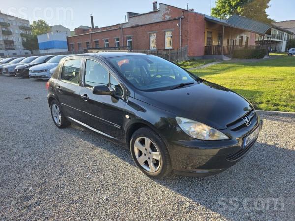 Black Peugeot 307 2004 in Ventspils, with an engine capacity of 2.00 L and mileage of 264 thousand km for 1200 €, photo 3 on AUTOMOTO.COM.LV