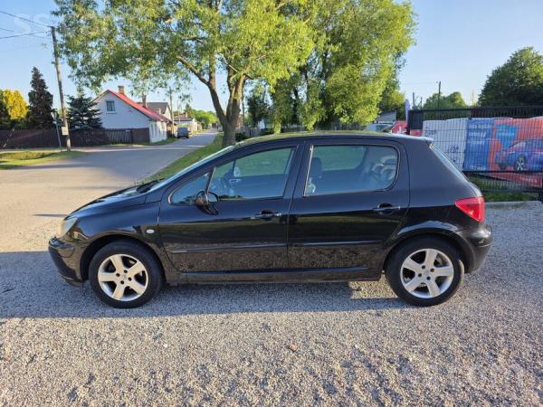 Black Peugeot 307 2004 in Ventspils, with an engine capacity of 2.00 L and mileage of 264 thousand km for 1200 €, photo 4 on AUTOMOTO.COM.LV