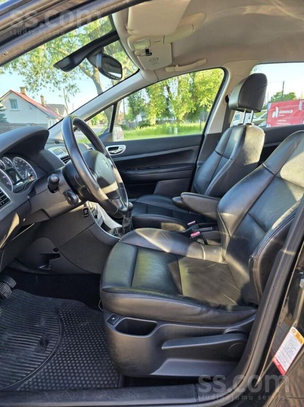 Black Peugeot 307 2004 in Ventspils, with an engine capacity of 2.00 L and mileage of 264 thousand km for 1200 €, photo 10 on AUTOMOTO.COM.LV