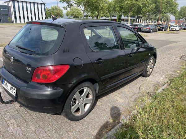 Black Peugeot 307 2004 in Silute, with an engine capacity of 2.00 L and mileage of 295 thousand km for 950 €, photo 5 on AUTOMOTO.COM.LV