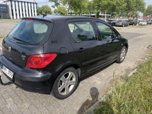Black Peugeot 307 2004 in Silute, with an engine capacity of 2.00 L and mileage of 295 thousand km for 950 €, photo 5 on AUTOMOTO.COM.LV