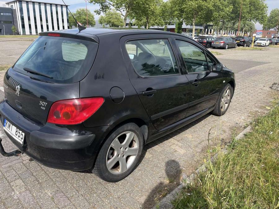 Black Peugeot 307 2004 in Silute, with an engine capacity of 2.00 L and mileage of 295 thousand km for 950 €, photo 5 on AUTOMOTO.COM.LV