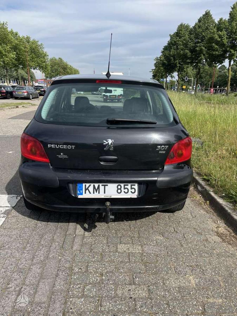 Black Peugeot 307 2004 in Silute, with an engine capacity of 2.00 L and mileage of 295 thousand km for 950 €, photo 6 on AUTOMOTO.COM.LV