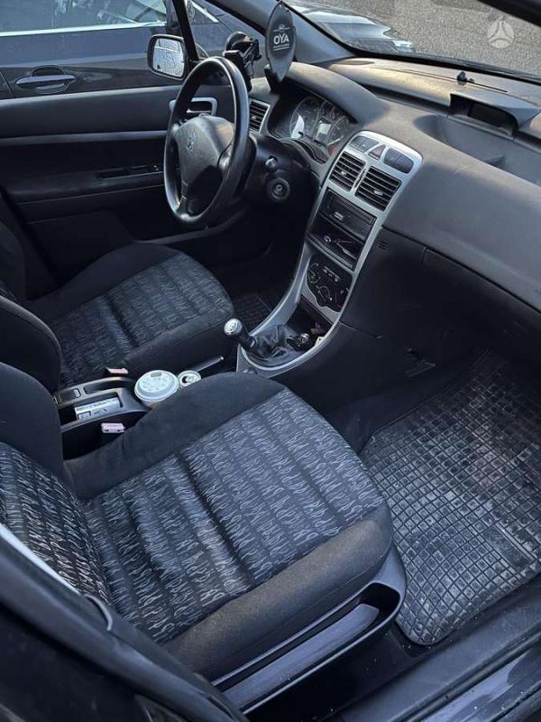 Black Peugeot 307 2004 in Silute, with an engine capacity of 2.00 L and mileage of 295 thousand km for 950 €, photo 7 on AUTOMOTO.COM.LV