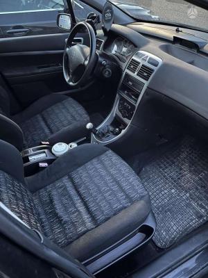Black Peugeot 307 2004 in Silute, with an engine capacity of 2.00 L and mileage of 295 thousand km for 950 €, photo 7 on AUTOMOTO.COM.LV